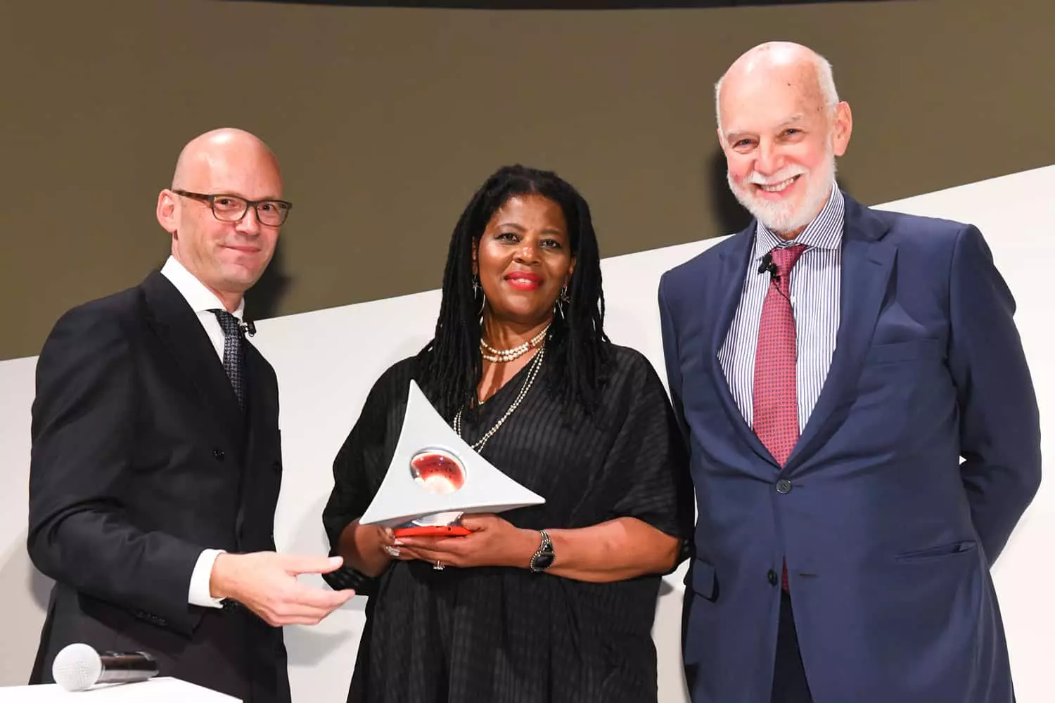 Hugo Boss празднует свою обладательницу премии 2018 года Симон Ли в Гуггенхайме