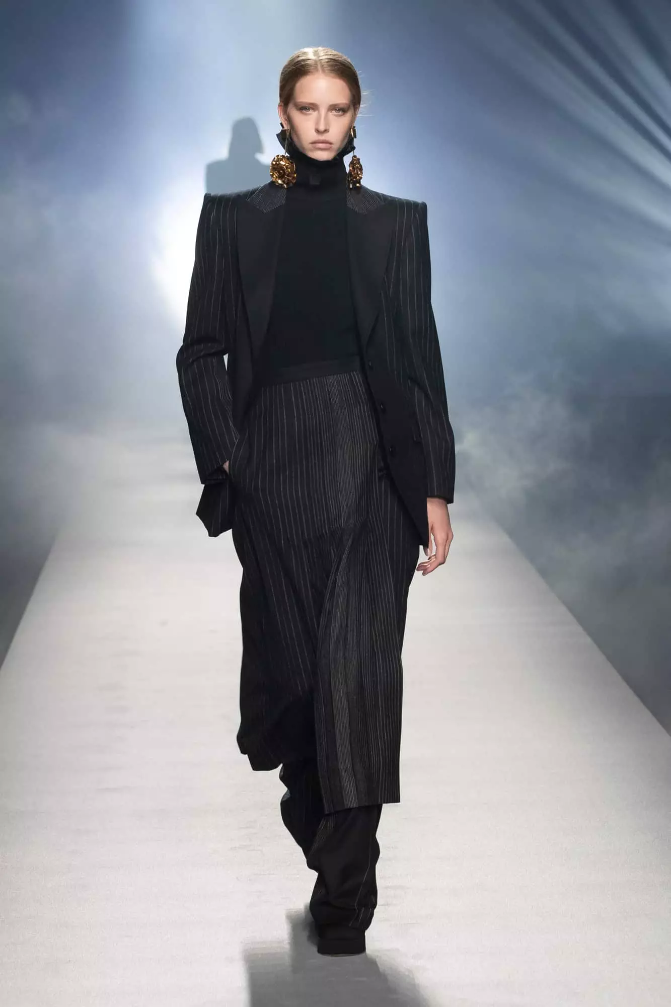 MFW ass hei! D'Alberta Ferretti liwwert Big Fall Energie Dank Dramatesche Silhouetten 5471_12