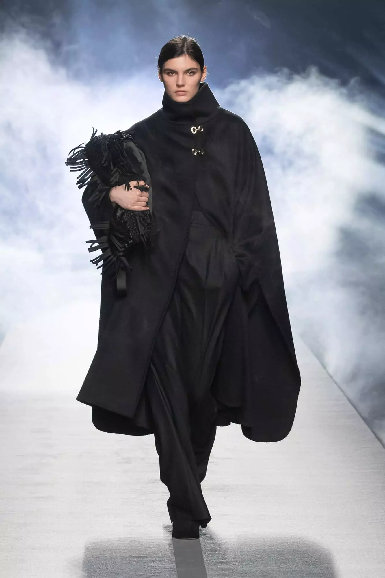 MFW iri pano! Alberta Ferretti Inoendesa Big Fall Energy Kutenda Kune Dramatic Silhouettes 5471_2