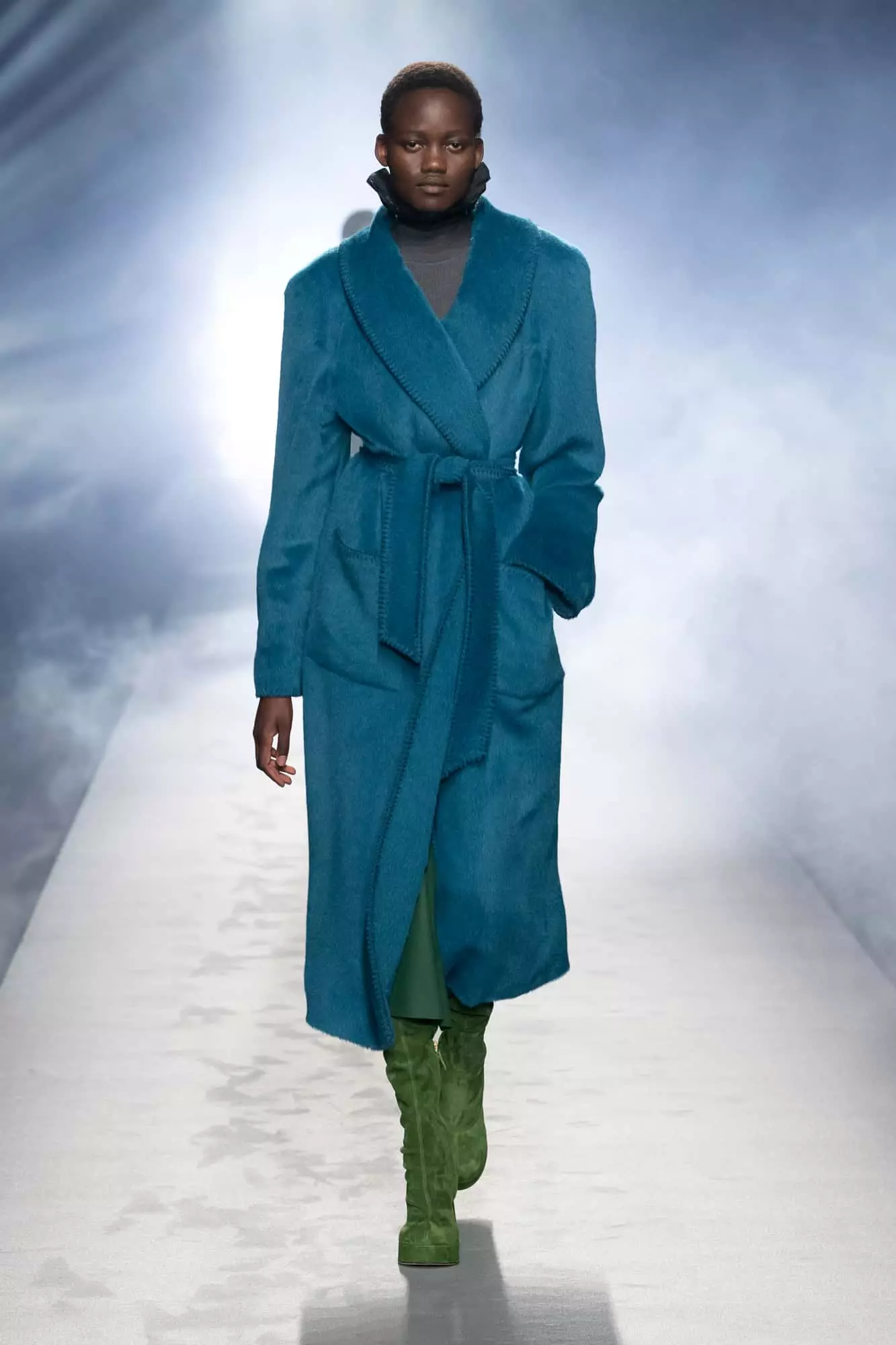 MFW Ari Hano! Alberta Ferretti Atanga Ingufu Zigwa Zikesha Silhouettes Dramatic 5471_31