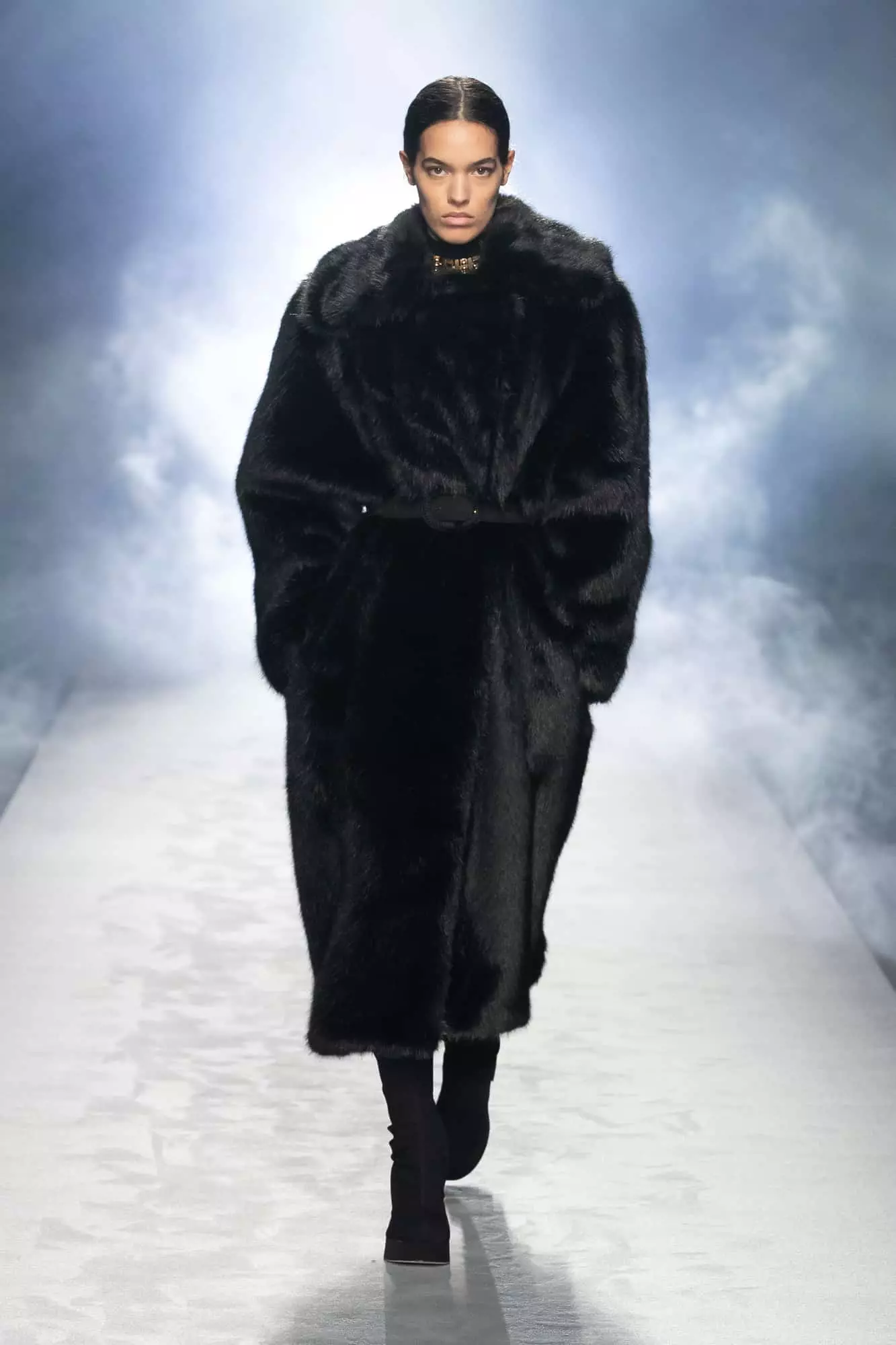 MFW est là ! Alberta Ferretti offre une grande énergie d'automne grâce à des silhouettes dramatiques 5471_36