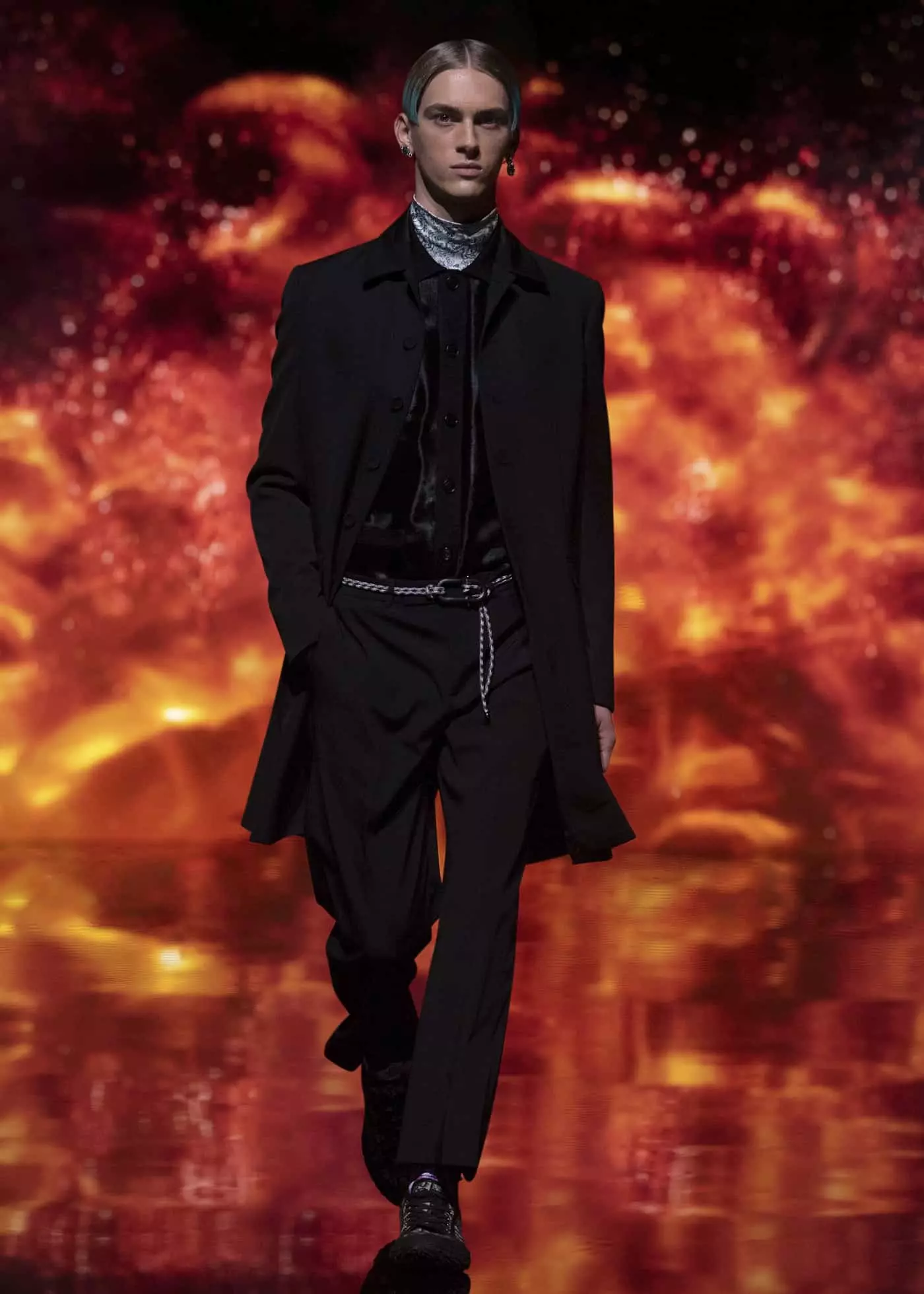 A Dior Men’s Fall Runway szó szerint kikerült ebből a világból 5477_11