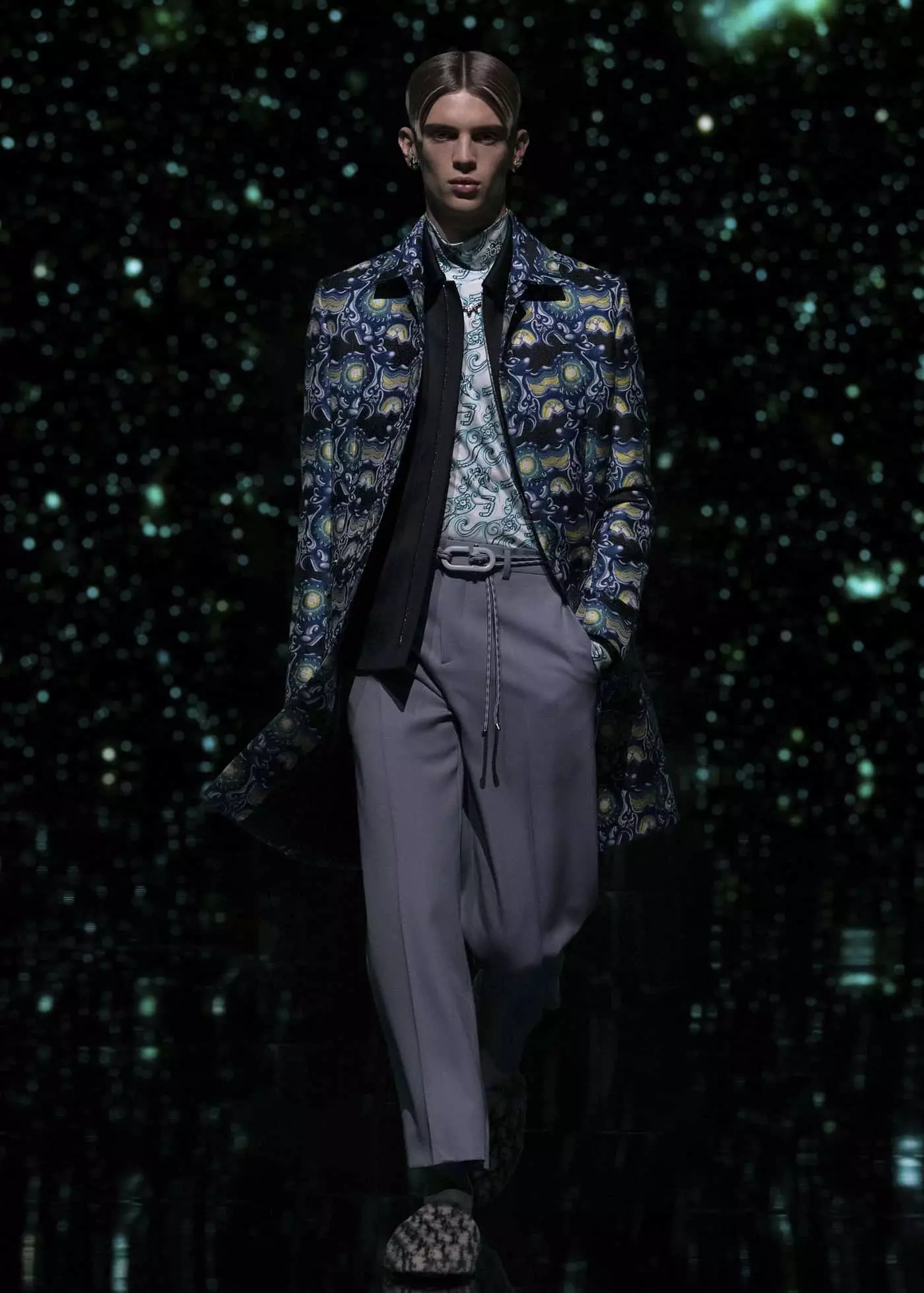 Dior Men's Fall Runway আক্ষরিক অর্থেই এই বিশ্বের বাইরে ছিল 5477_27