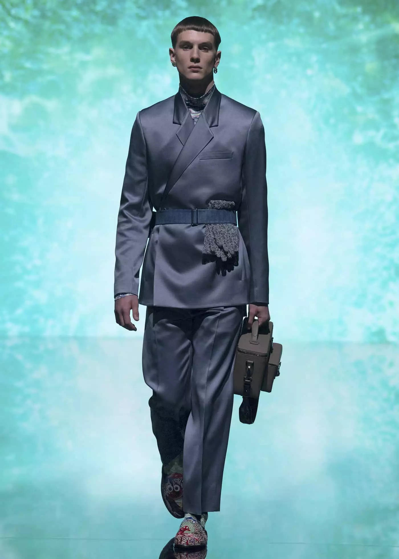 Dior Men's Fall Runway আক্ষরিক অর্থেই এই বিশ্বের বাইরে ছিল 5477_30