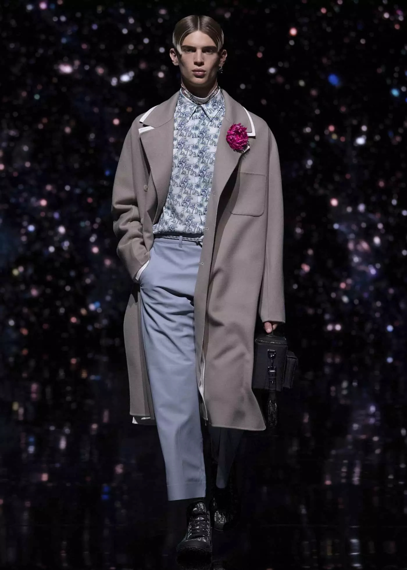 Dior Men's Fall Runway আক্ষরিক অর্থেই এই বিশ্বের বাইরে ছিল 5477_43