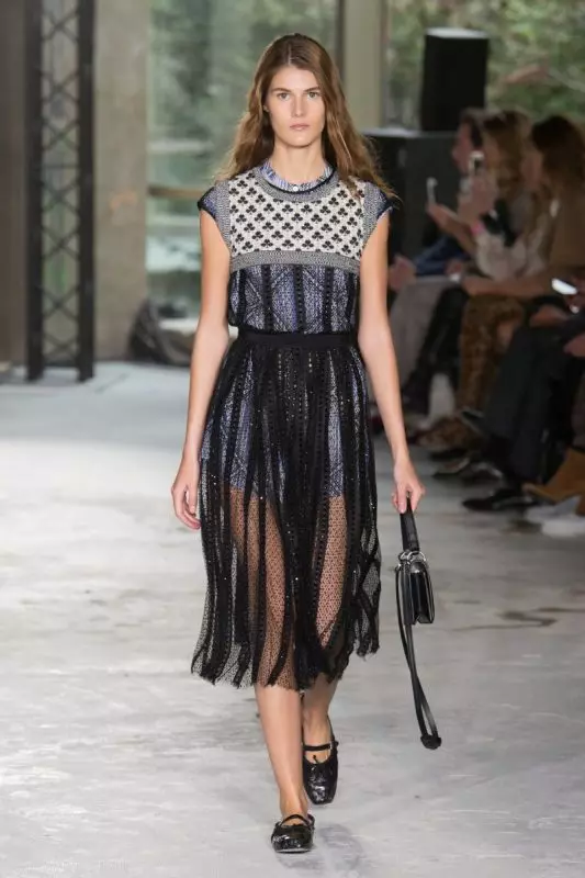 Paris Fashion Week Hnub 6: Stella McCartney, Hermès, Alexander McQueen, thiab Ntau! 54858_67