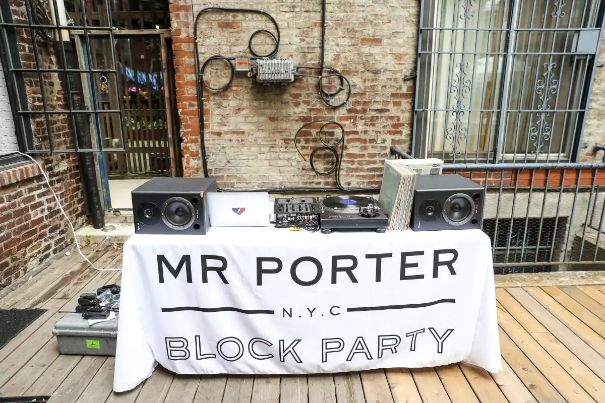 Sr. Porter dá uma festa de quarteirão 56281_9