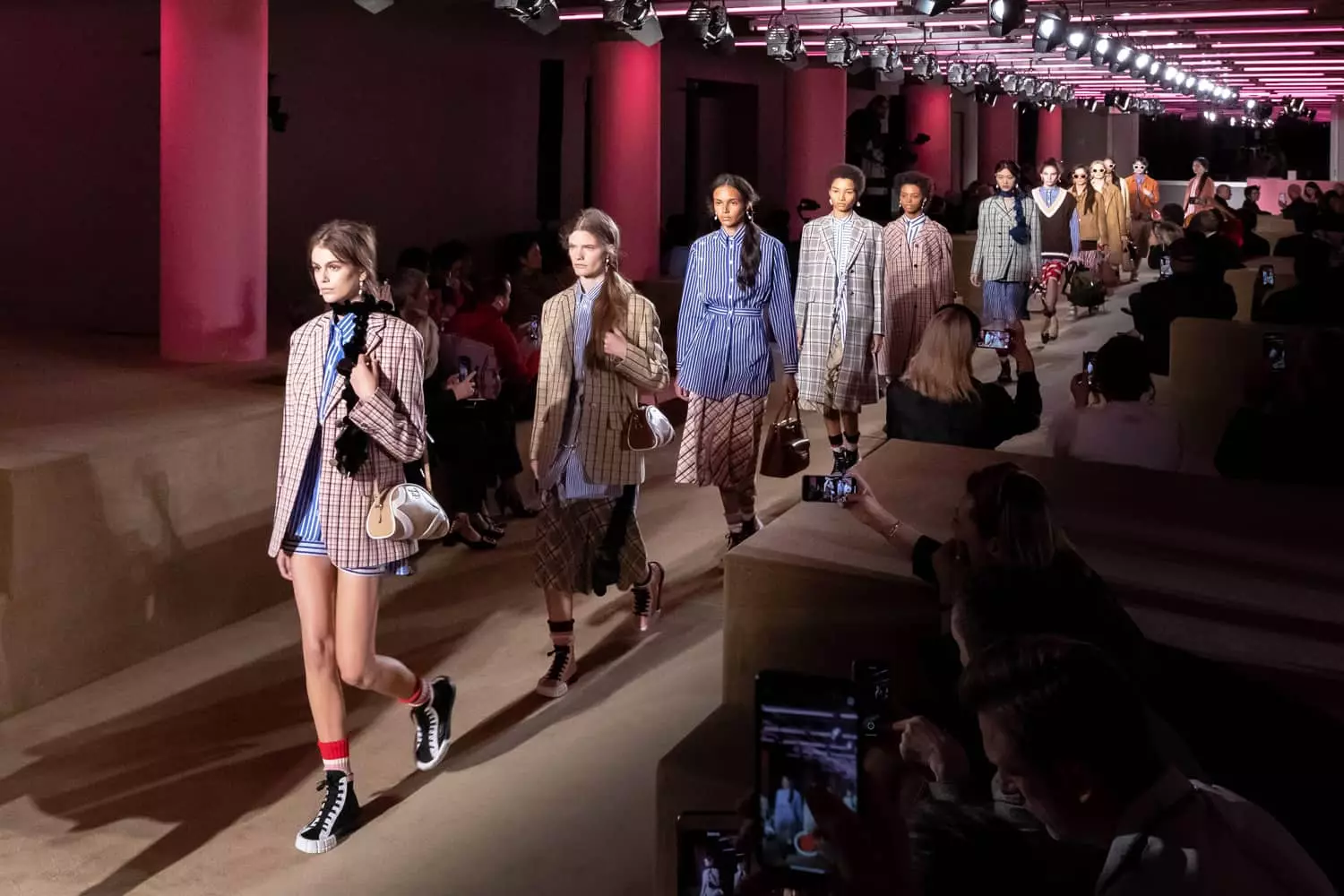 Prada pristala v New Yorku, predsednik Chanela razpravlja o prvi kolekciji brez Karla