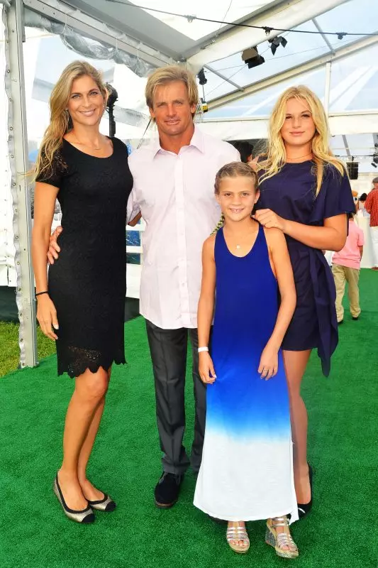 Gwyneth Paltrow သည် ပန်းရောင်အတွက် ပဉ္စမအကြိမ်မြောက် နှစ်ပတ်လည် Hamptons Paddle & Party ကို ဧည့်ခံသည်။ 56376_12