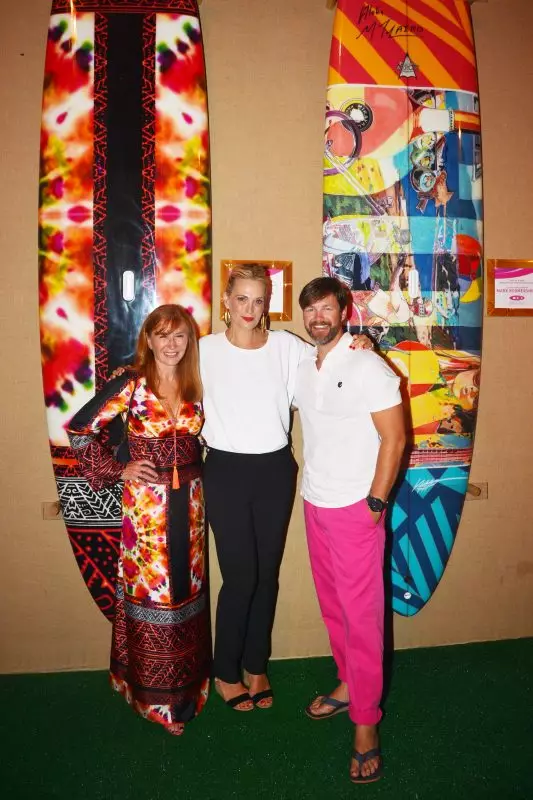 Gwyneth Paltrow သည် ပန်းရောင်အတွက် ပဉ္စမအကြိမ်မြောက် နှစ်ပတ်လည် Hamptons Paddle & Party ကို ဧည့်ခံသည်။ 56376_6
