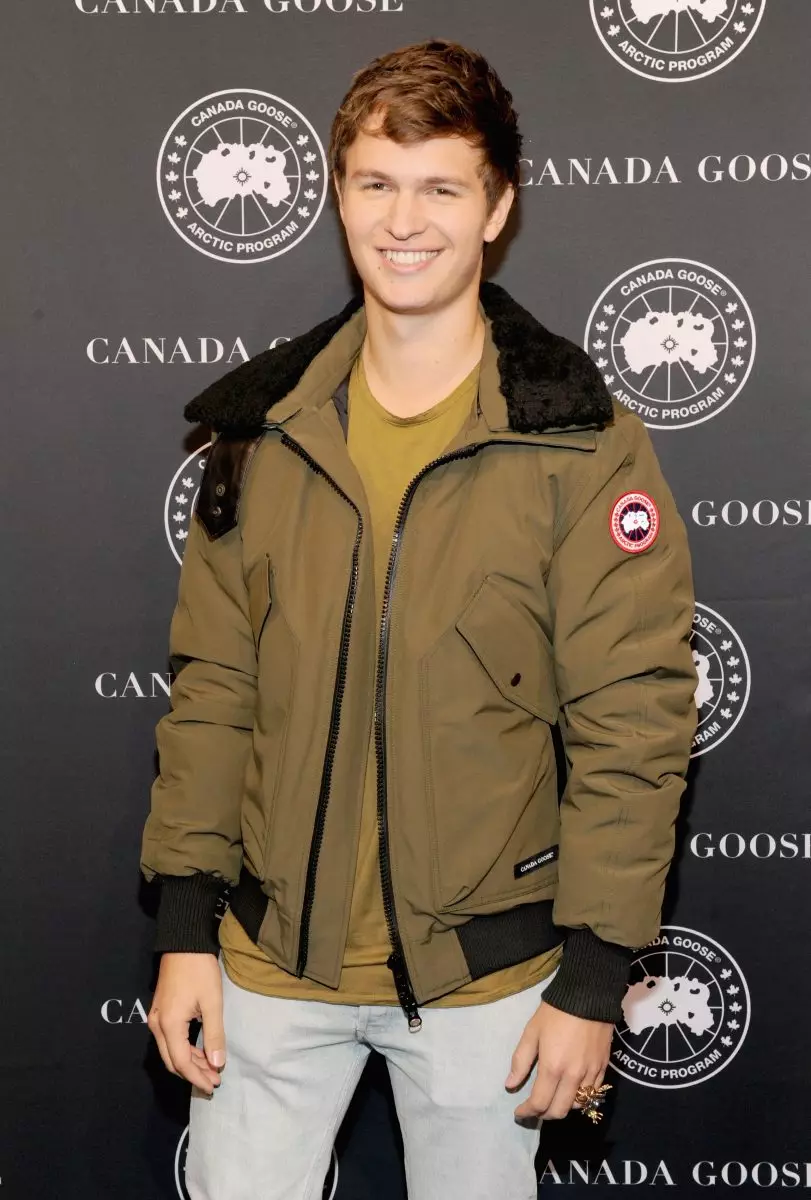 NEW YORK, NY - 16. marraskuuta: Näyttelijä Ansel Elgort osallistuu Canada Goose New York Cityn lippulaivamyymälään, joka avataan 16. marraskuuta 2016 New Yorkissa. (Kuva Craig Barritt / Getty Images for Canada Goose)