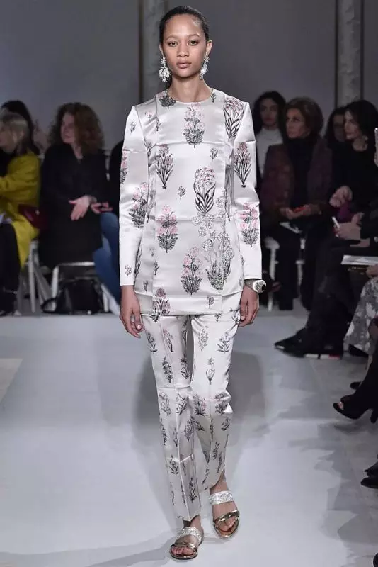 접히다: Giambattista Valli 오뜨 꾸뛰르 2017 봄 56683_12