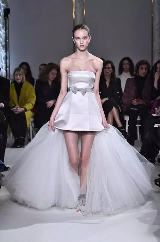 Ao amin'ny vala: Lohataona Giambattista Valli Haute Couture 2017 56683_17