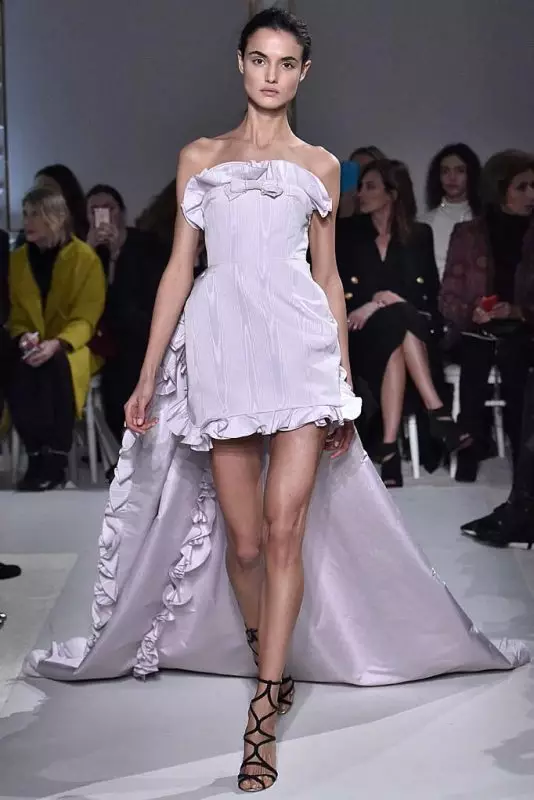 Into the Fold: Giambattista Valli Haute Couture Primavara 2017 56683_25