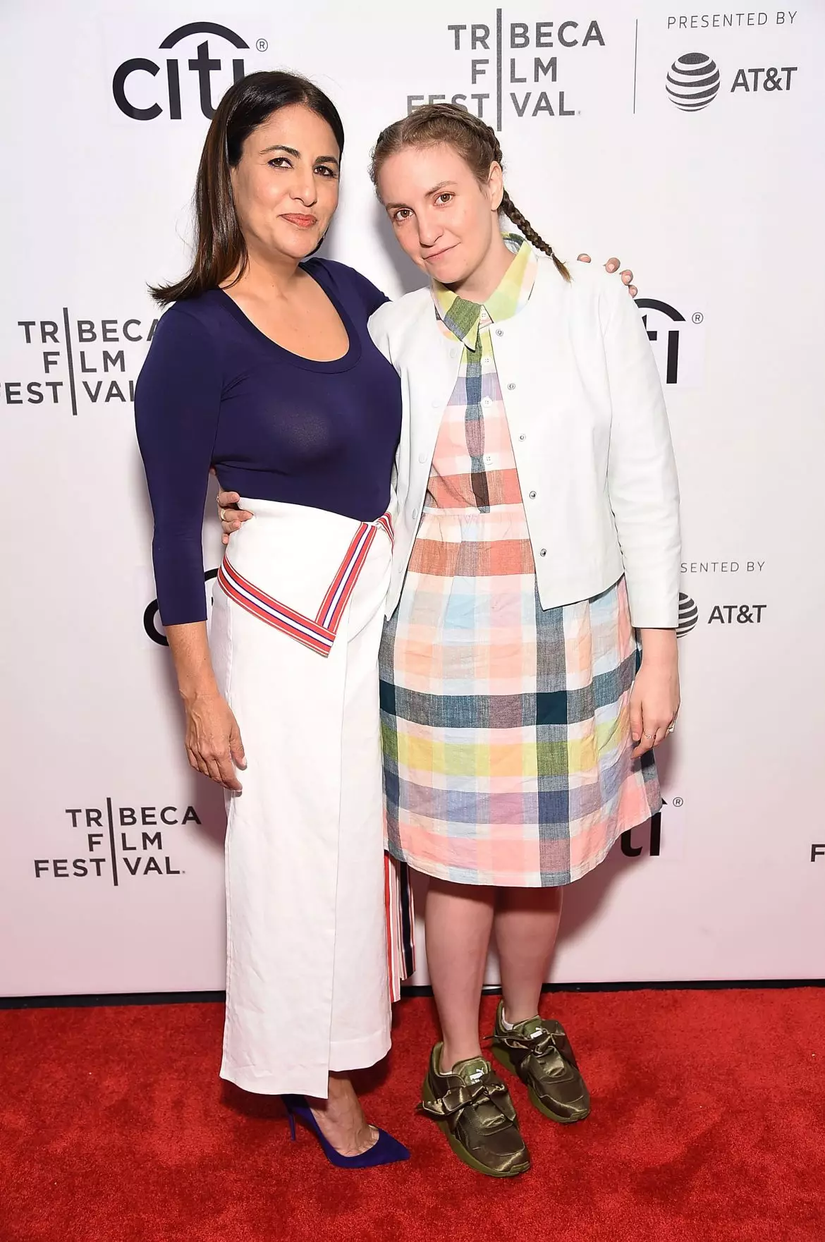 D'Lena Dunham an d'Jenni Konner lancéiere Lenny Letter Tour, US Weekly Names New Editor-in-Chef 56872_1
