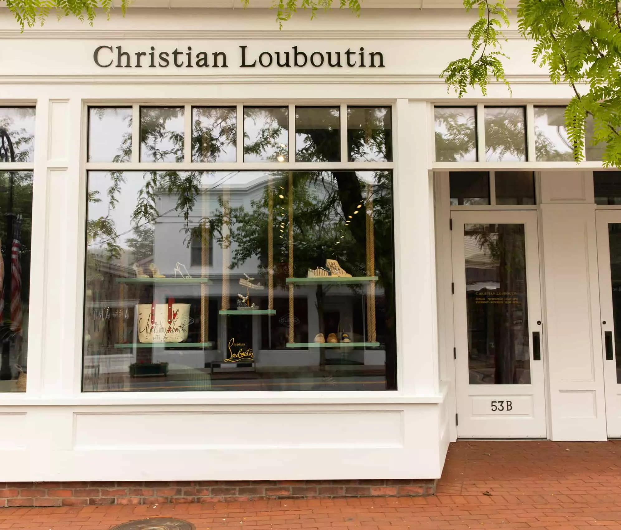 The Neighborhood မှကြိုဆိုပါတယ်။ Christian Louboutin ၏ ပထမဆုံး Hamptons Boutique အတွင်း 5689_6