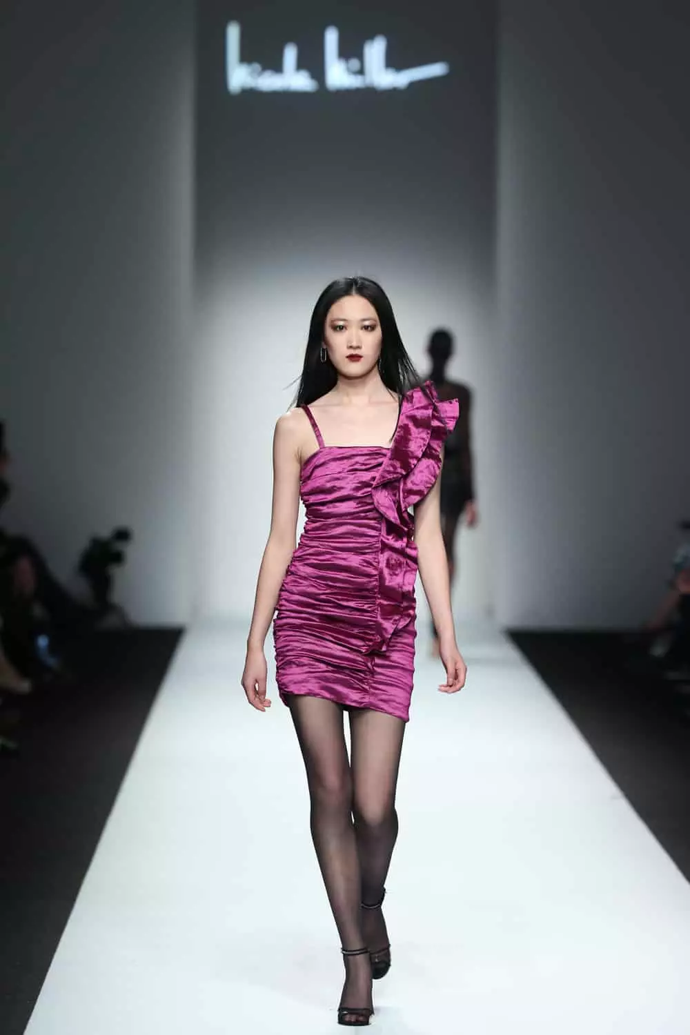 Nicole Miller-ek ikuskizun oparoa eskaintzen du Shanghaiko Moda Astean 57741_10