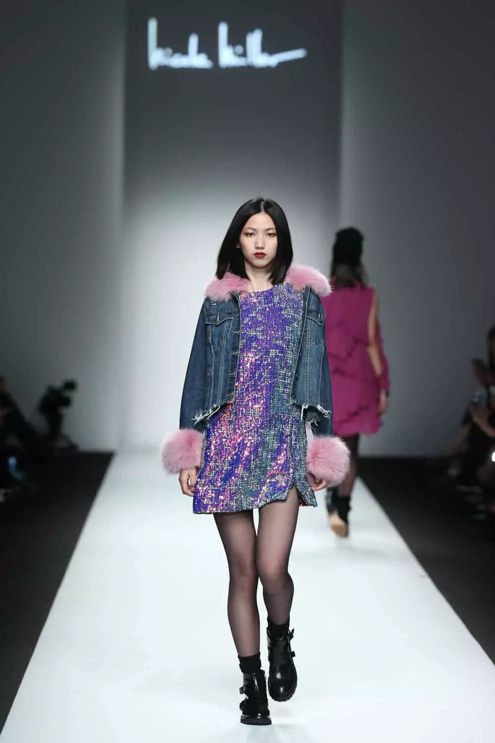 Николь Миллер Шанхайдагы мода жумалыгында чоң шоу өткөрдү 57741_13