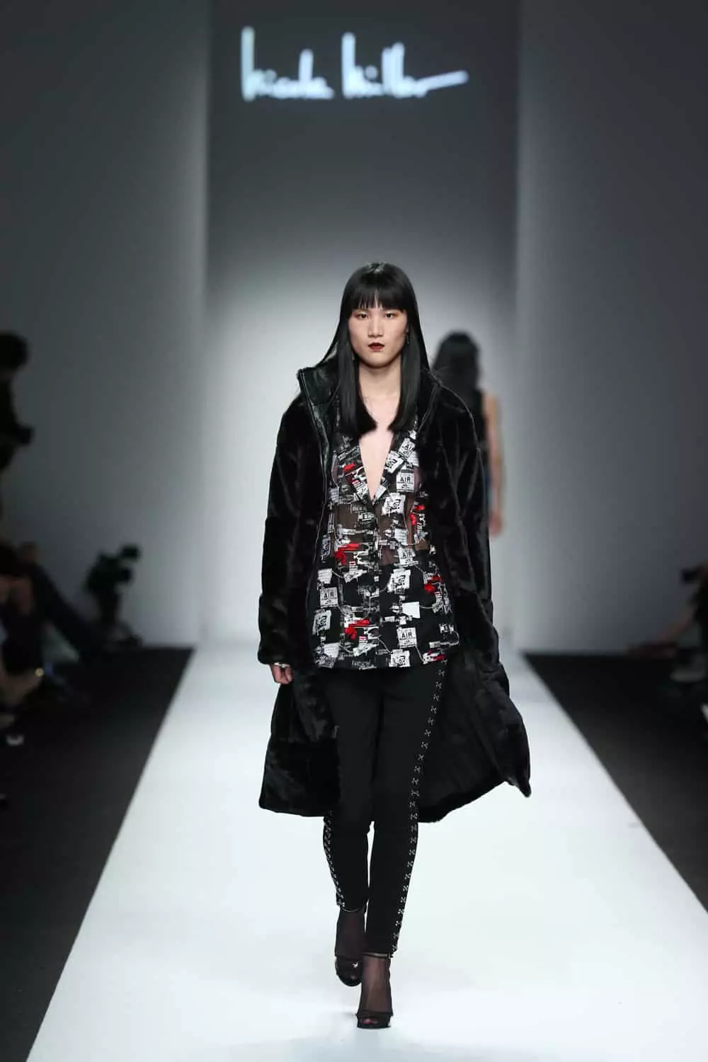 Никол Милер одржува раскошно шоу на модната недела во Шангај 57741_22