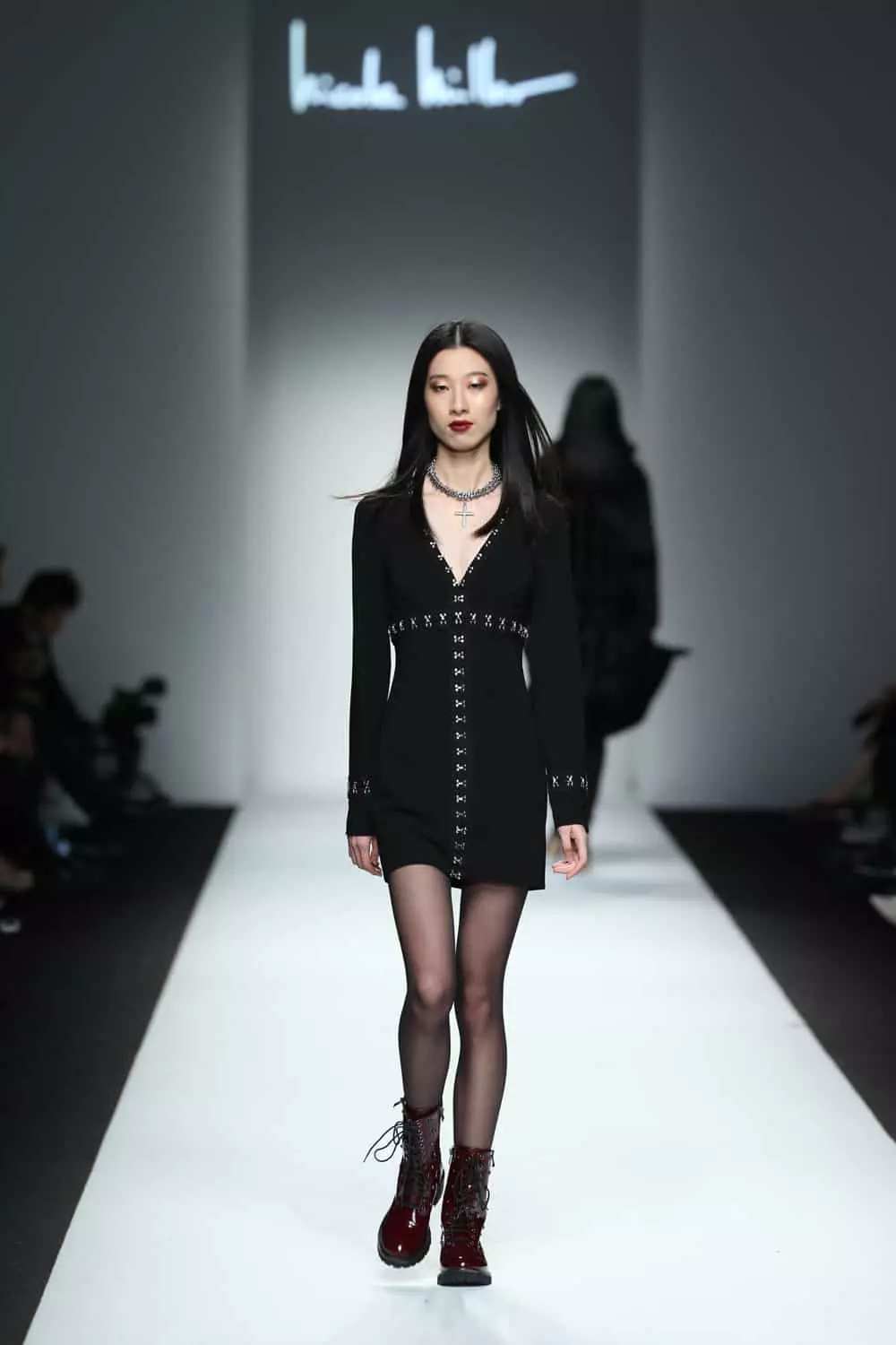 Никол Милер одржува раскошно шоу на модната недела во Шангај 57741_23