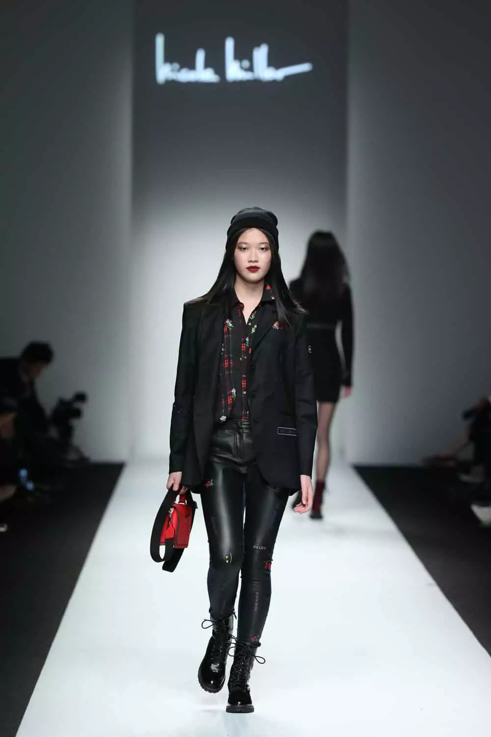 Николь Миллер Шанхайдагы мода жумалыгында чоң шоу өткөрдү 57741_24