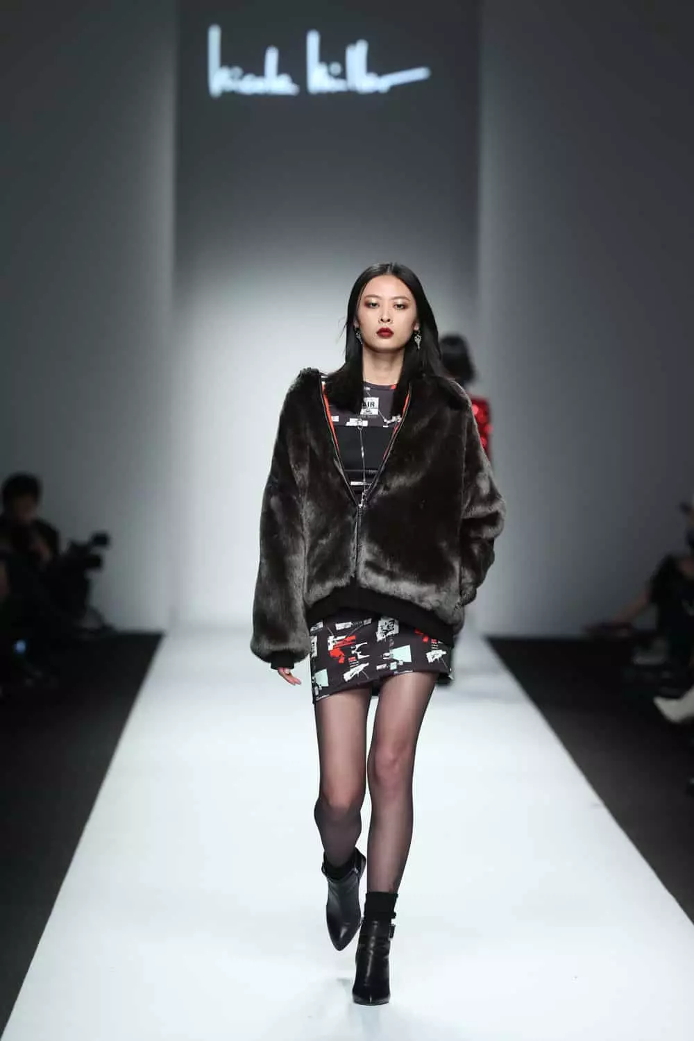 Nicole Miller, Şanghay Moda Haftasında Cömert Bir Gösteri Düzenledi 57741_28