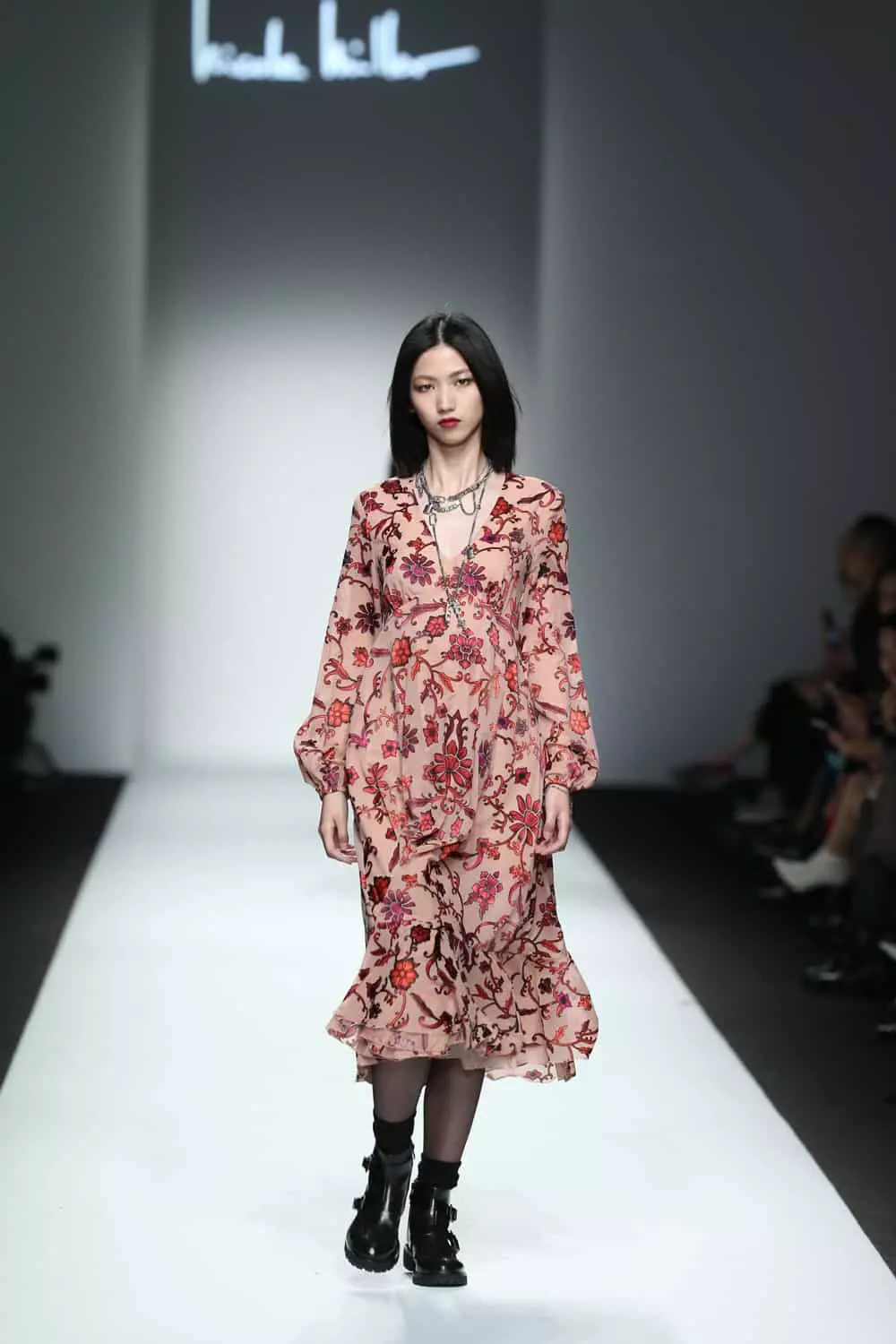 Si Nicole Miller Naghupot ug Usa ka Lavish Show sa Shanghai Fashion Week 57741_33