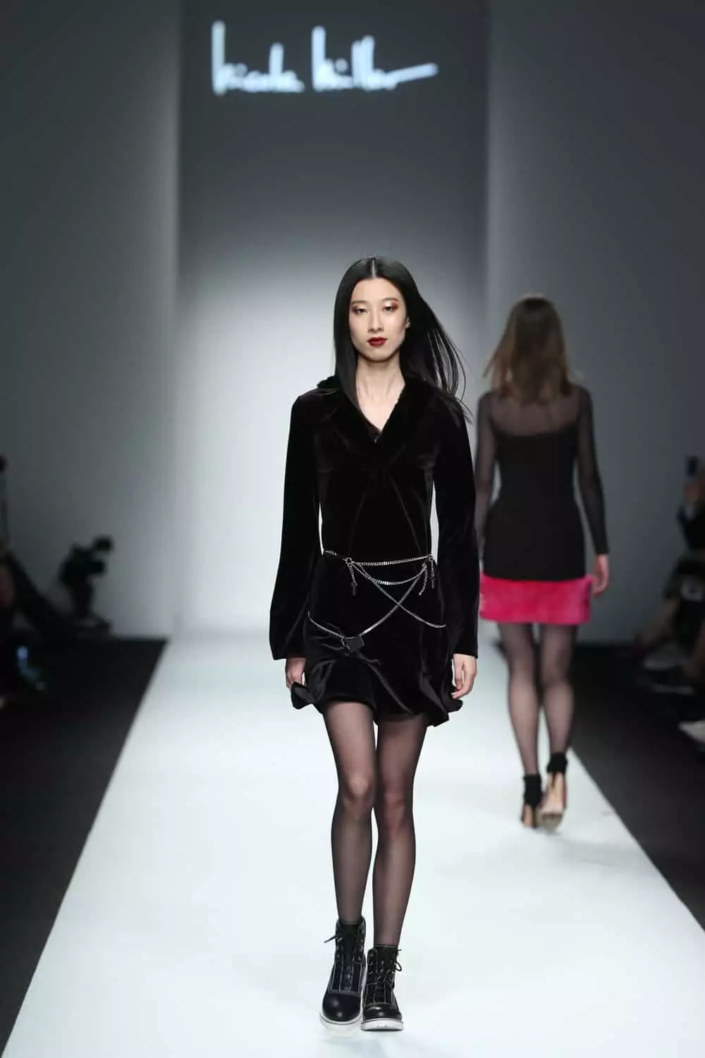 Nicole Miller, Şanghay Moda Haftasında Cömert Bir Gösteri Düzenledi 57741_5