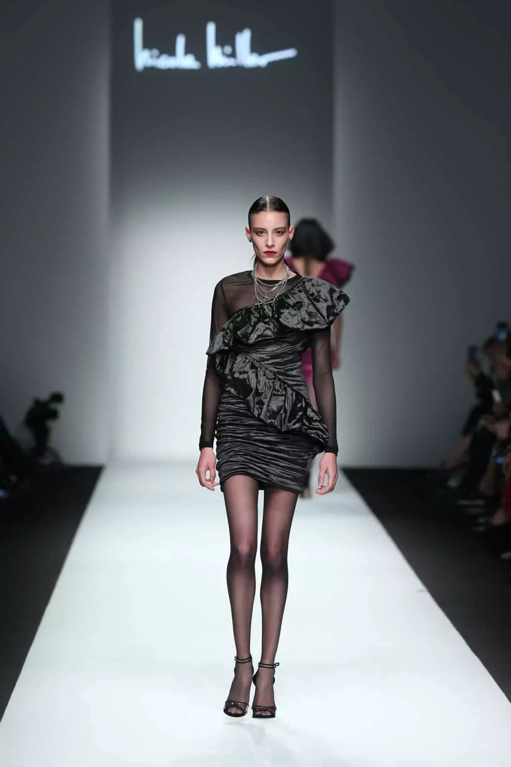 Николь Миллер устроила роскошный показ на неделе моды в Шанхае 57741_9