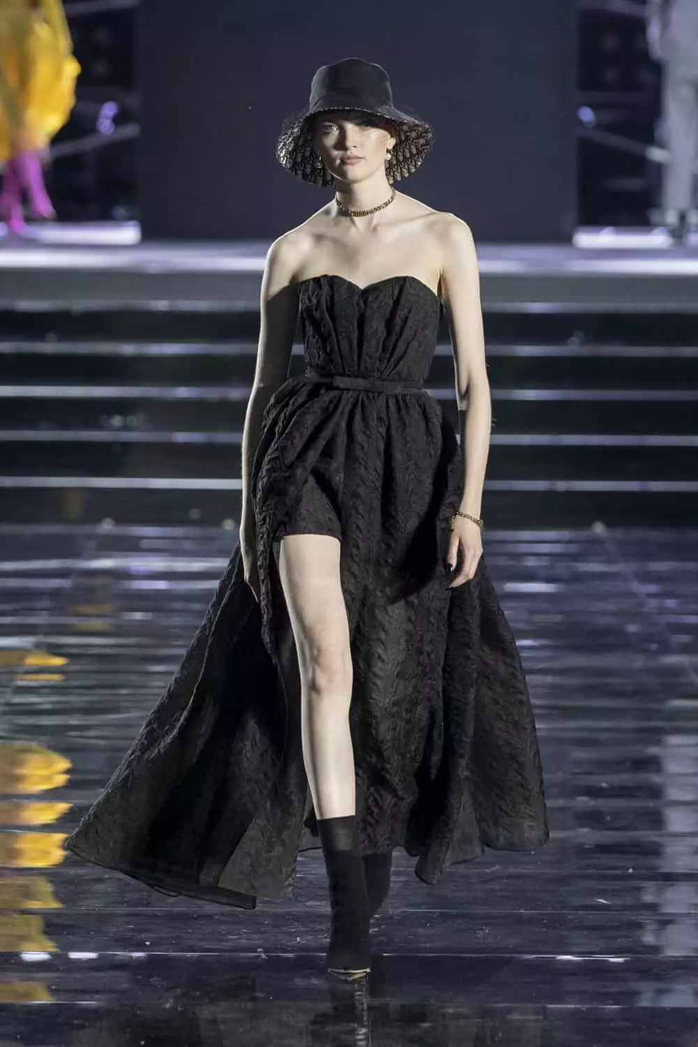 CR Runway dan LuisaViaRoma Baru Saja Menghadirkan Fashion Extravaganza 58176_48