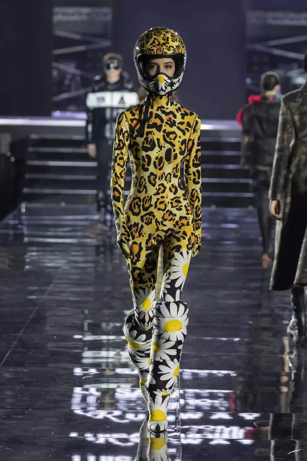 CR Runway dan LuisaViaRoma Baru Saja Menghadirkan Fashion Extravaganza 58176_64