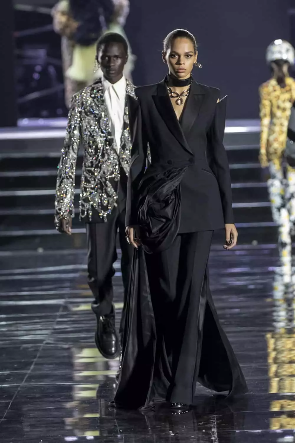 CR Runway dan LuisaViaRoma Baru Saja Menghadirkan Fashion Extravaganza 58176_70
