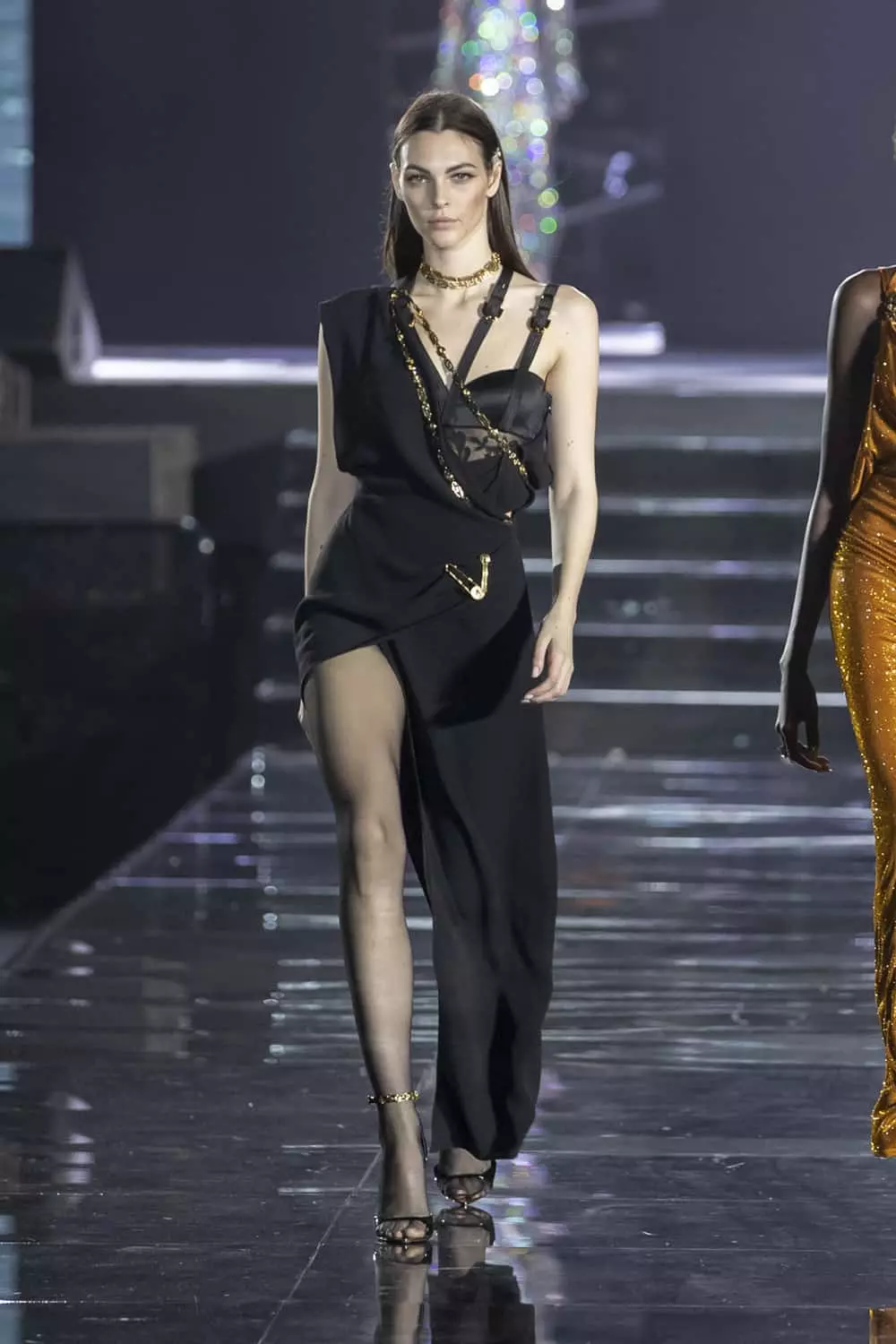 CR Runway dan LuisaViaRoma Baru Saja Menghadirkan Fashion Extravaganza 58176_87