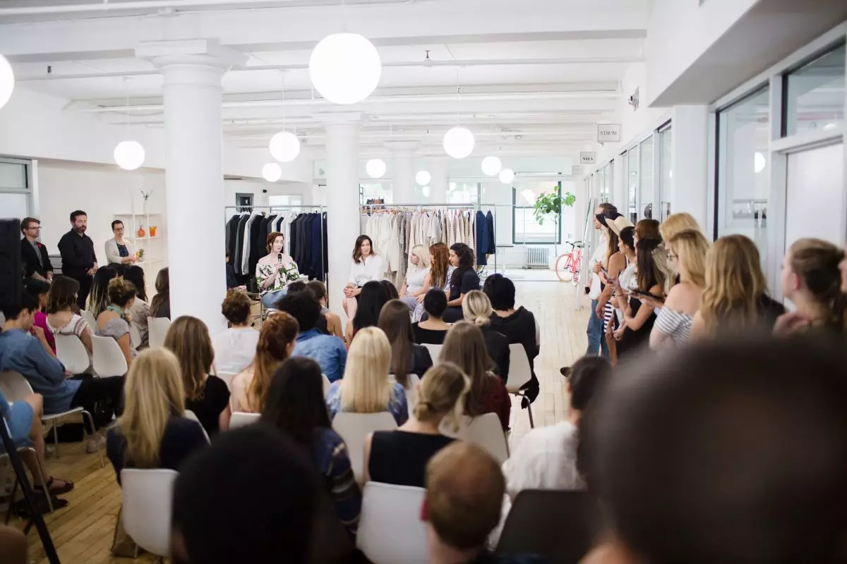 Brand Assembly x The Style Line Panel นำแสดงโดย Ann Shoket, Marissa Smith, Sarah Slutsky และ Rachel Fletcher; ดำเนินรายการโดย Rachel Schwartzmann และ Hillary France ภาพถ่าย: “Bridget Badore”