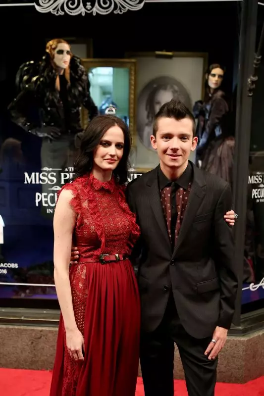 Saks Fifth Avenue hosts Miss Peregrine's Home for Peculiar Children Premiere 59098_6