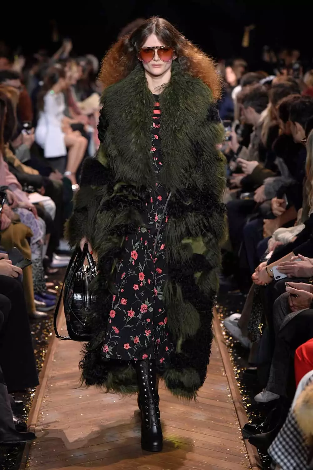 Michael Kors Collection သည် Fall 2019 အတွက် New York Disco Dream ဖြစ်သည်။ 5989_13