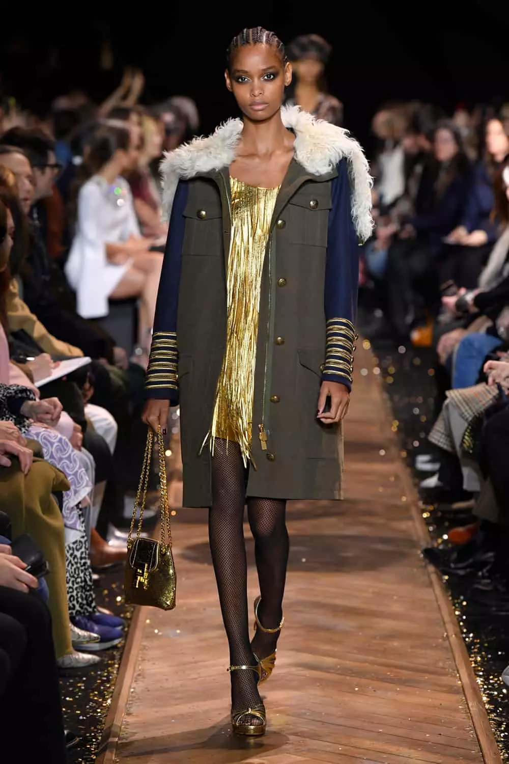 Michael Kors Collection သည် Fall 2019 အတွက် New York Disco Dream ဖြစ်သည်။ 5989_40