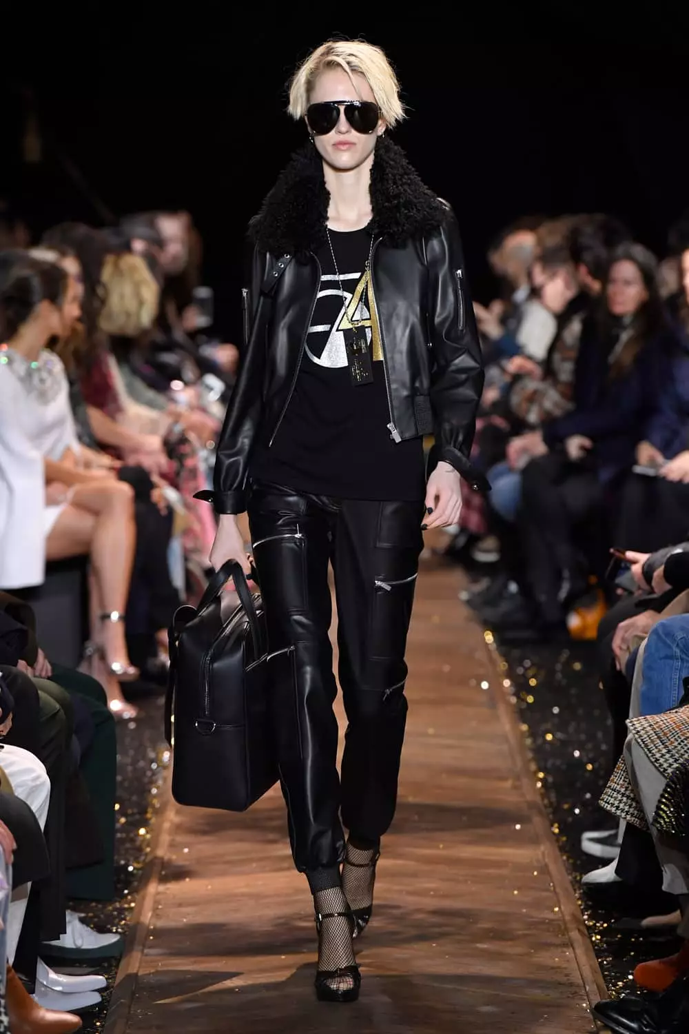 Michael Kors Collection เป็นความฝันของ New York Disco สำหรับฤดูใบไม้ร่วงปี 2019 5989_53