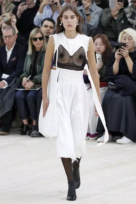Tuần lễ thời trang Paris: Balenciaga, Céline, Comme des Garçons, v.v. 59997_10