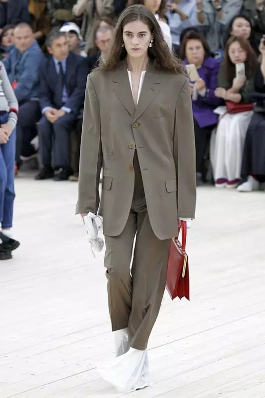 Париждеги мода жумалыгы: Balenciaga, Céline, Comme des Garçons жана башкалар 59997_11