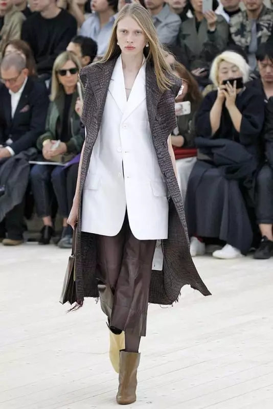 Pařížský týden módy: Balenciaga, Céline, Comme des Garçons a další 59997_13
