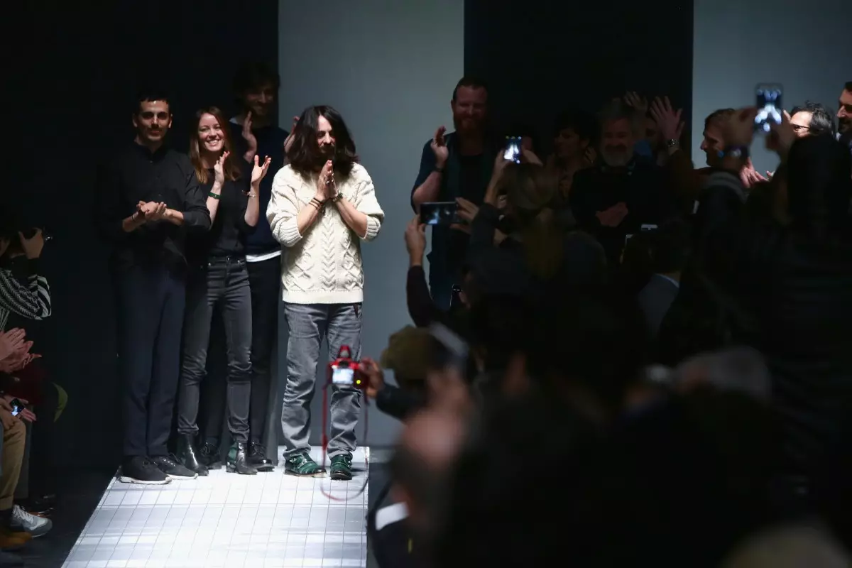 Gucci 2015 оны намрын эрэгтэй хувцас Алессандро Микелийн удирдлаган дор анх гарчээ.