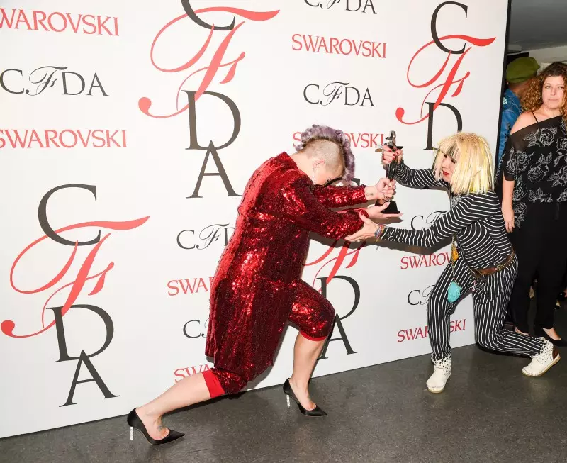 Les meilleurs moments de tapis rouge de Betsey Johnson et au-delà aux CFDA Awards 60921_8