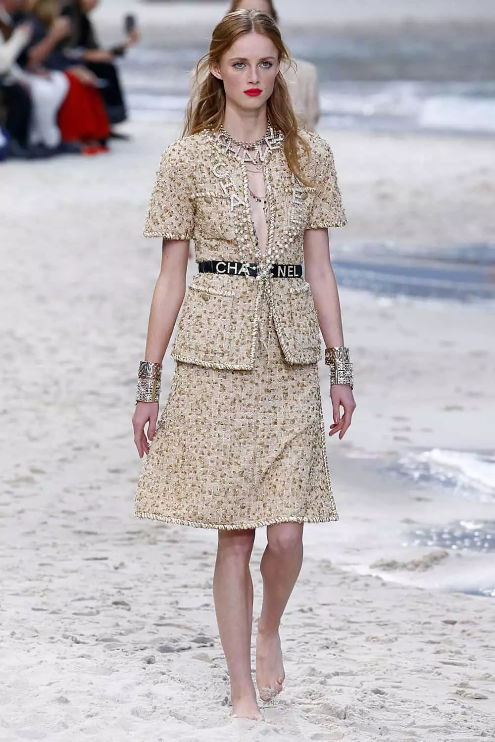 La Nova Podkasto de Ashley Graham, Chanel Goes to the Beach With Pam Anderson 61381_5