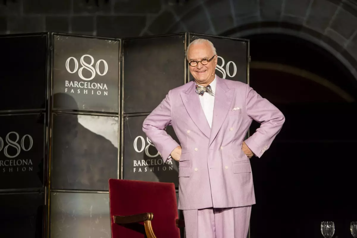 The Daily Roundup: Farfetch Partners with Manolo Blahnik, Versace Takes On Chicago