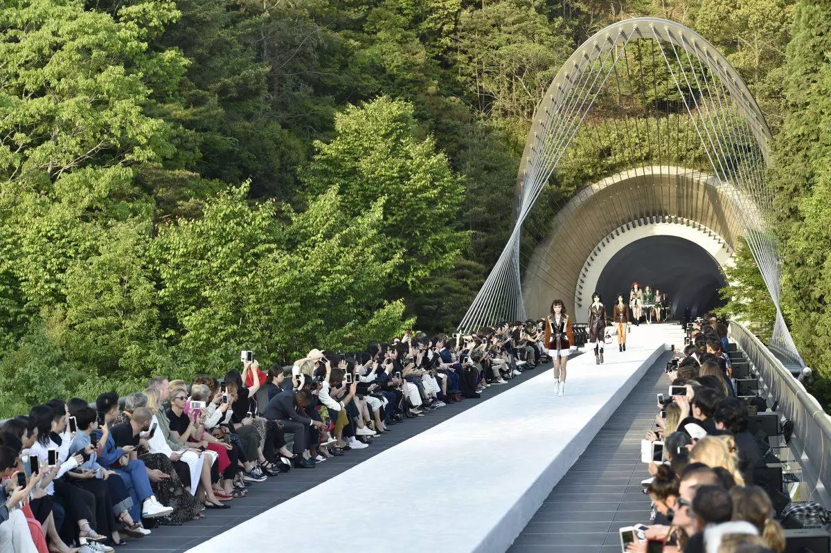 Louis Vuitton juda ko'p ilhom bilan Kiotoga qo'ndi