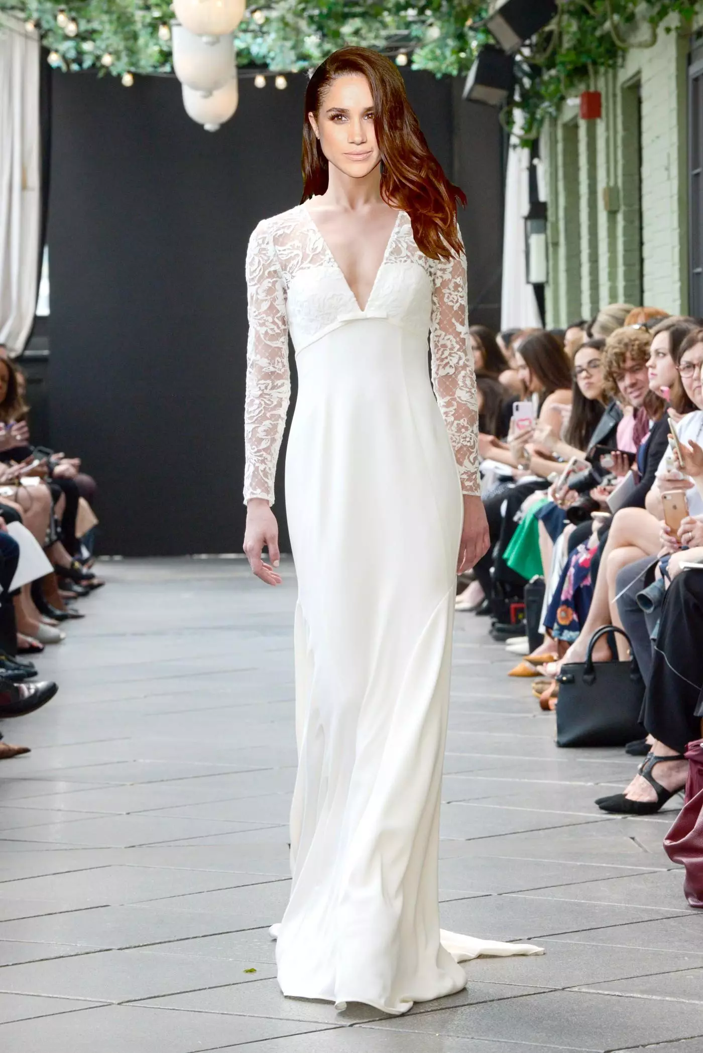 10 trouwjurken dy't Meghan Markle moatte drage fan 'e Bridal Fashion Week 62147_2