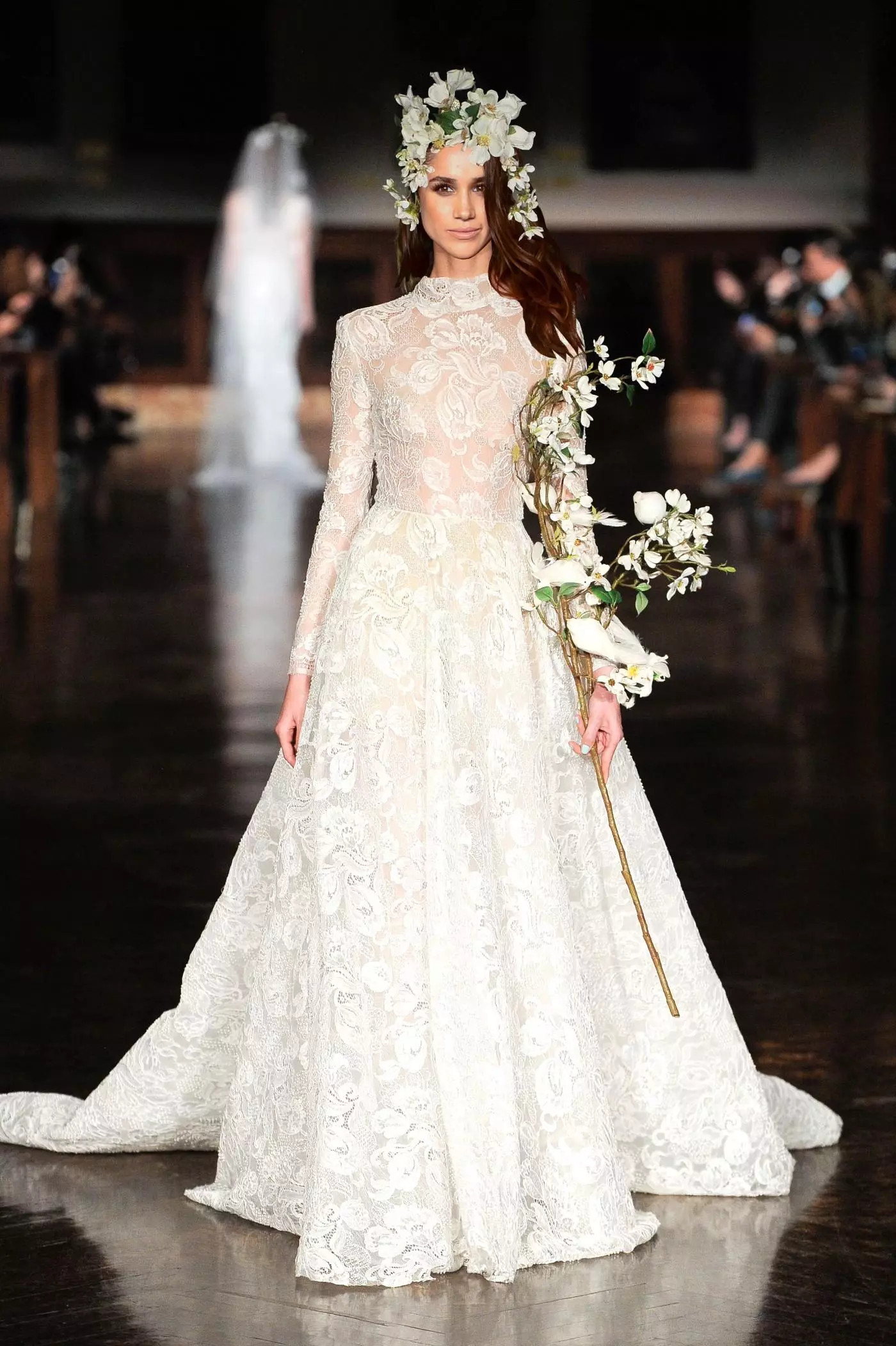10 trouwjurken dy't Meghan Markle moatte drage fan 'e Bridal Fashion Week 62147_6