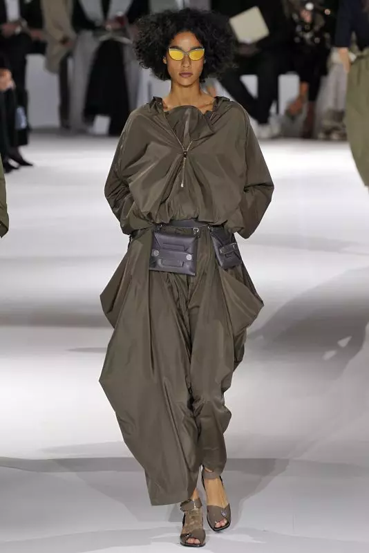 स्टेला मॅककार्टनी पॅरिस फॅशन वीकमध्ये जोई आणते 63575_10