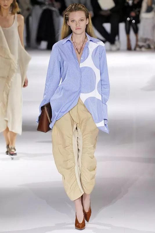 Стела Макартни ја носи радоста на модната недела во Париз 63575_12